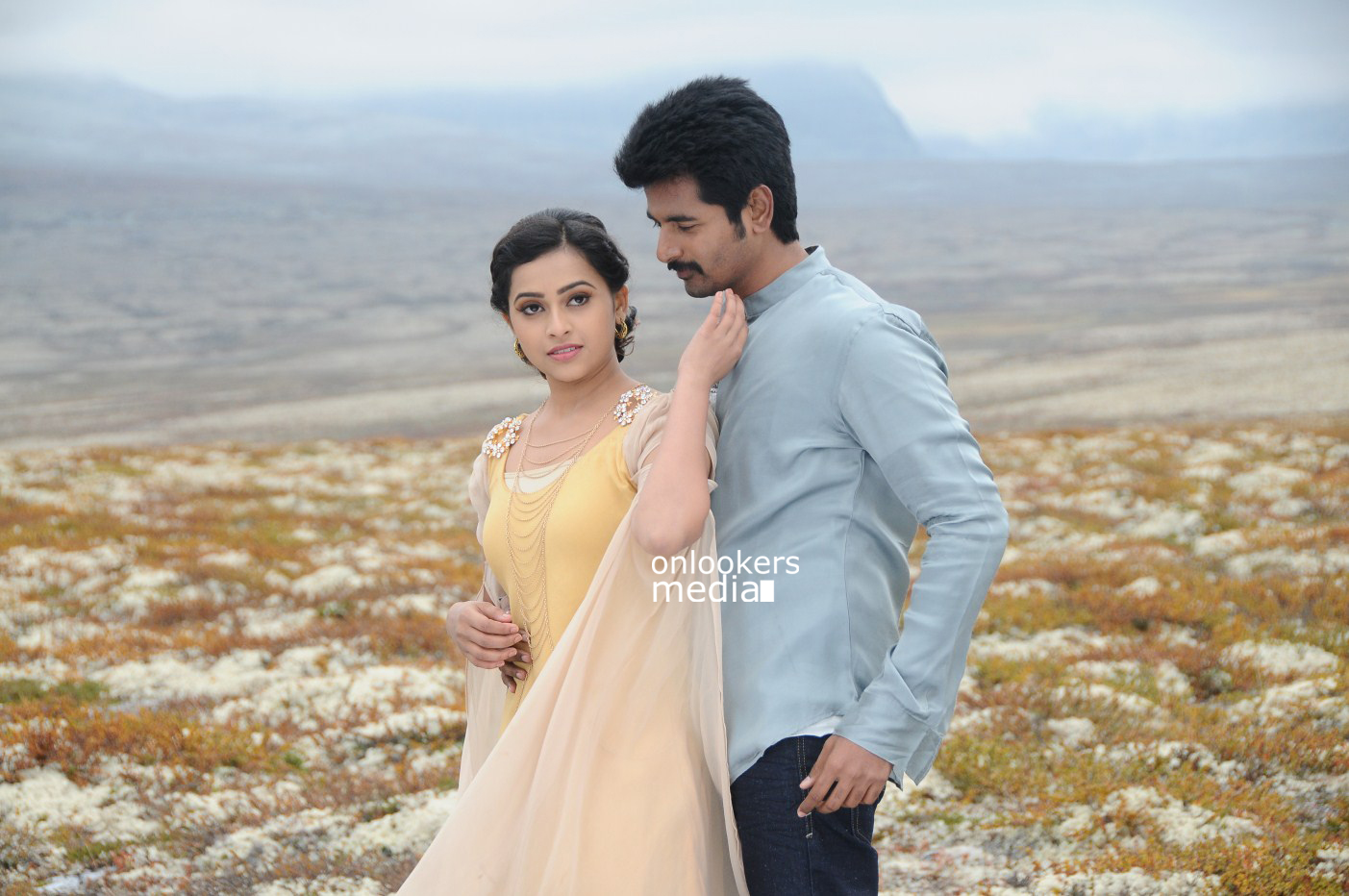 Kaaki Sattai Stills-Images-Photos-Sivakarthikeyan-Onlookers Media ...