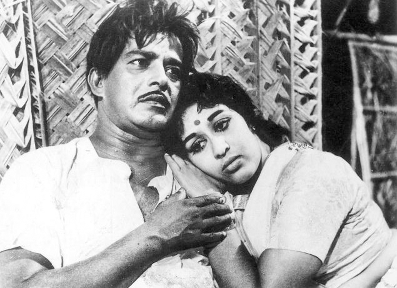 Chemmeen Movie Stills-Gallery-Photos-Madhu-Sathyan-Sheela-Onlookers ...